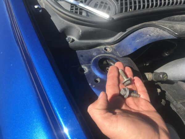 Add a Genuine Volvo Strut Bar on Your P1 (S40/C30/C70) #31329445