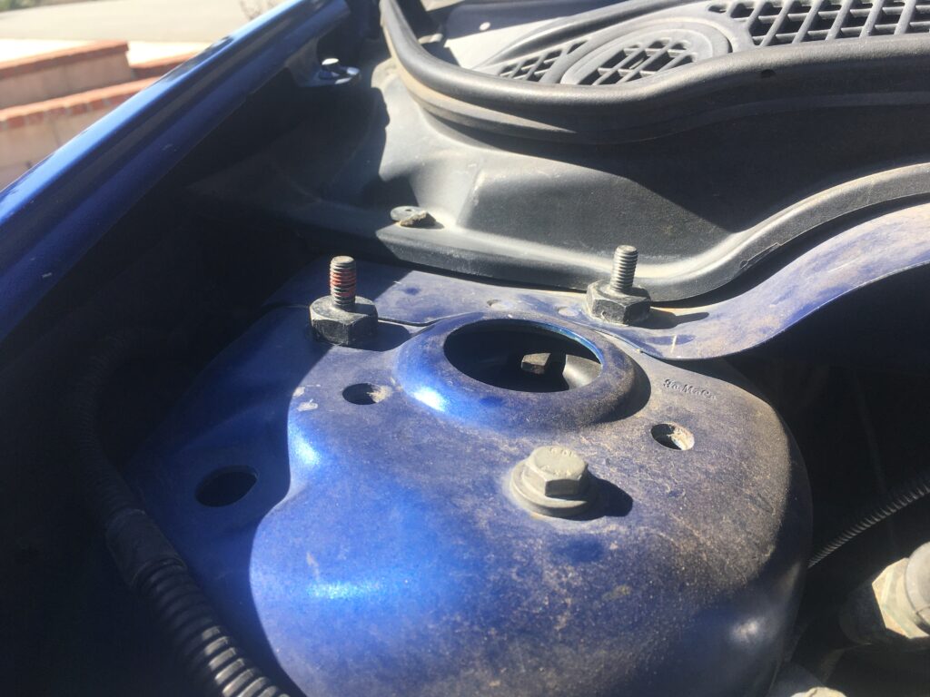 Add a Genuine Volvo Strut Bar on Your P1 (S40/C30/C70) #31329445