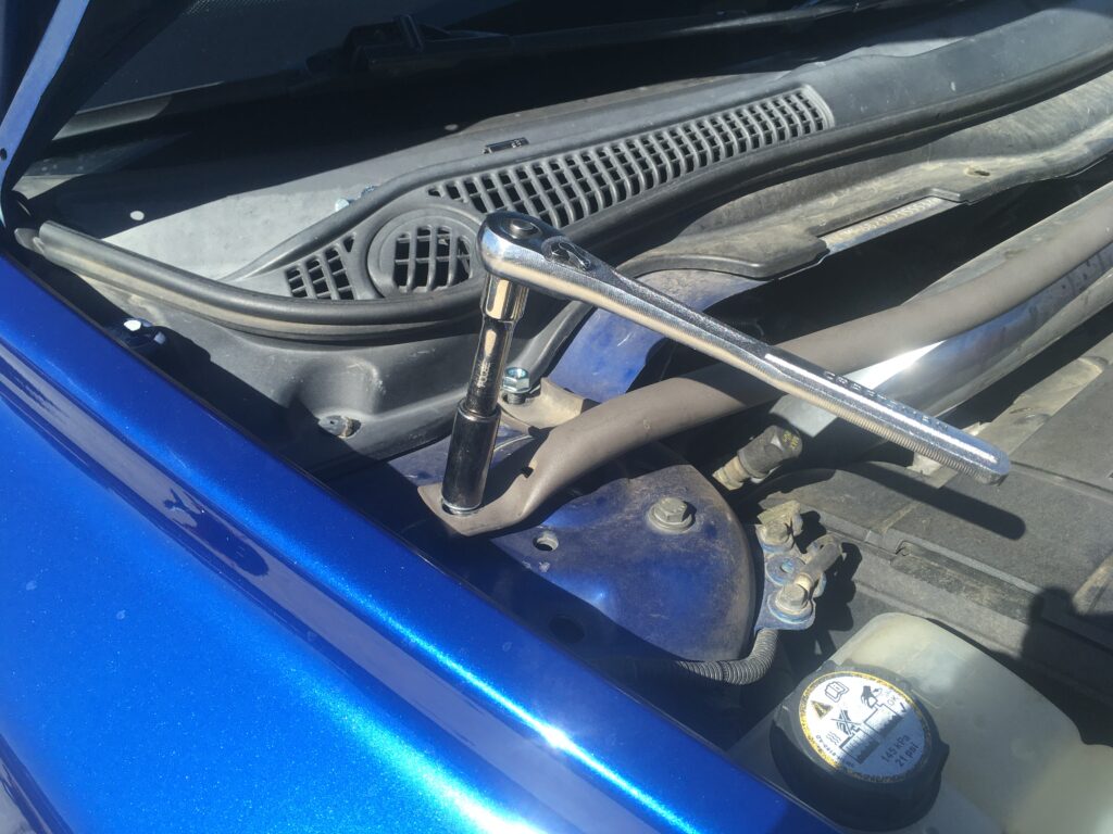 Add a Genuine Volvo Strut Bar on Your P1 (S40/C30/C70) #31329445