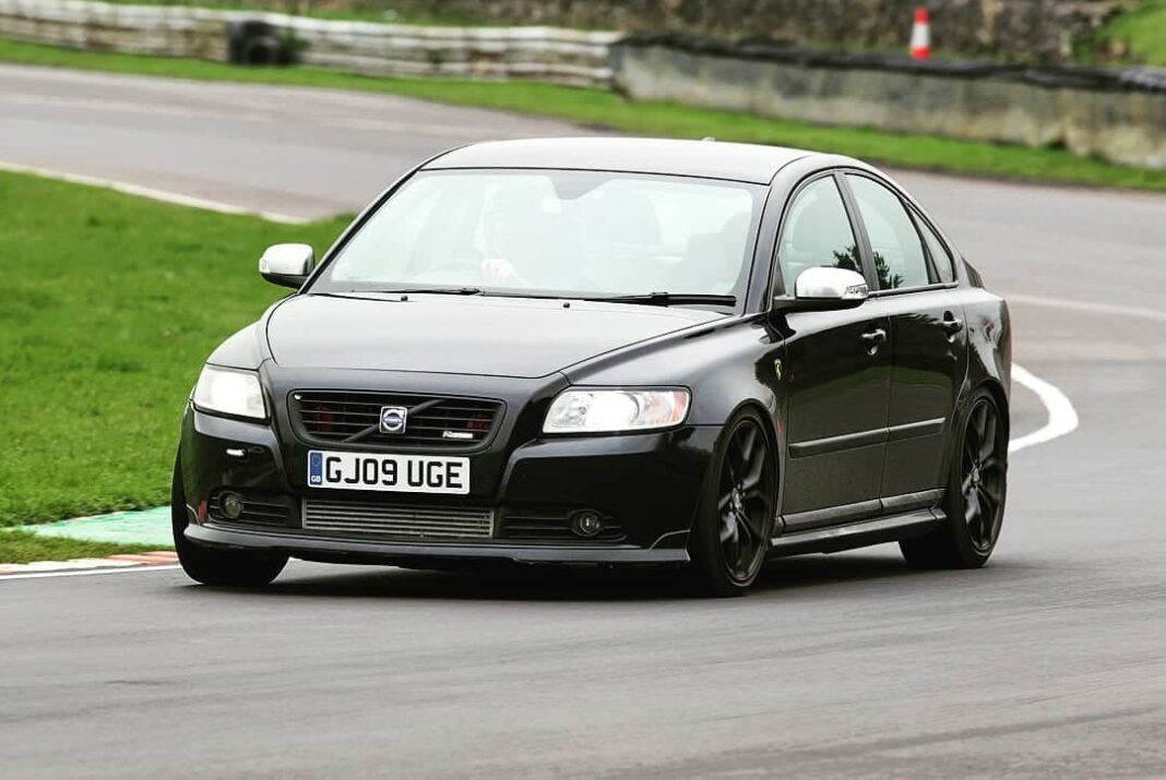 Dom Hartland's 2009 Volvo S40 T5 R-Design on ImportSauce.com