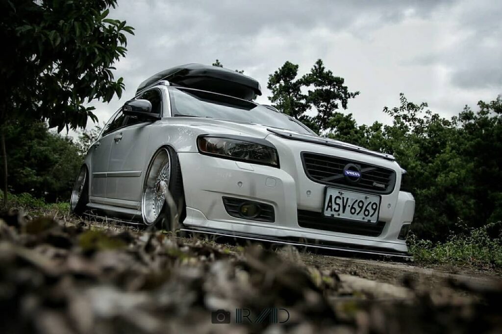 Rad Jian's 2011 Volvo V50 R-design on ImportSauce.com