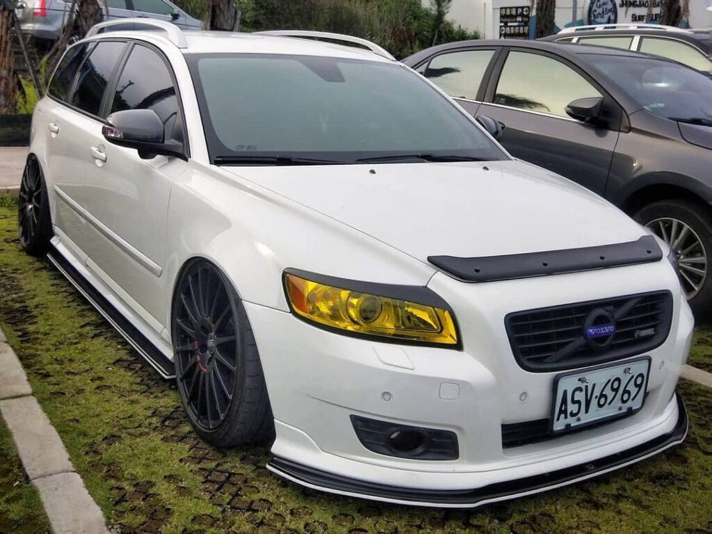 Rad Jian's 2011 Volvo V50 R-design on ImportSauce.com